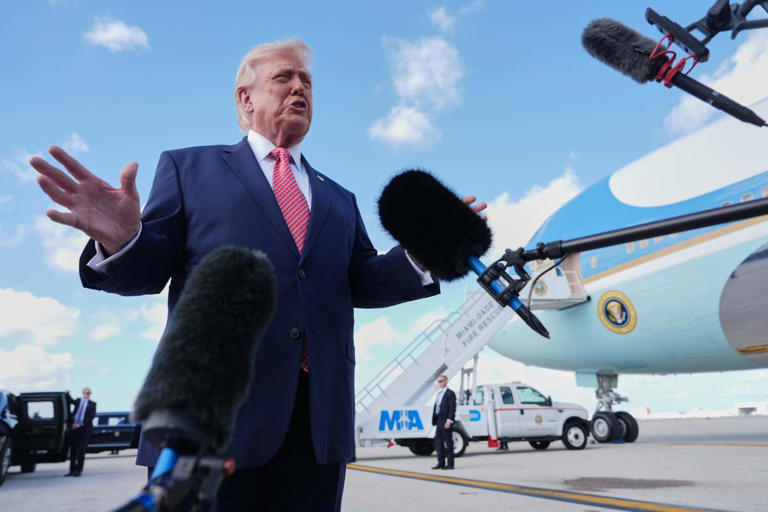 Trump threatens to expose 'weak' Republicans blocking efforts to end ...