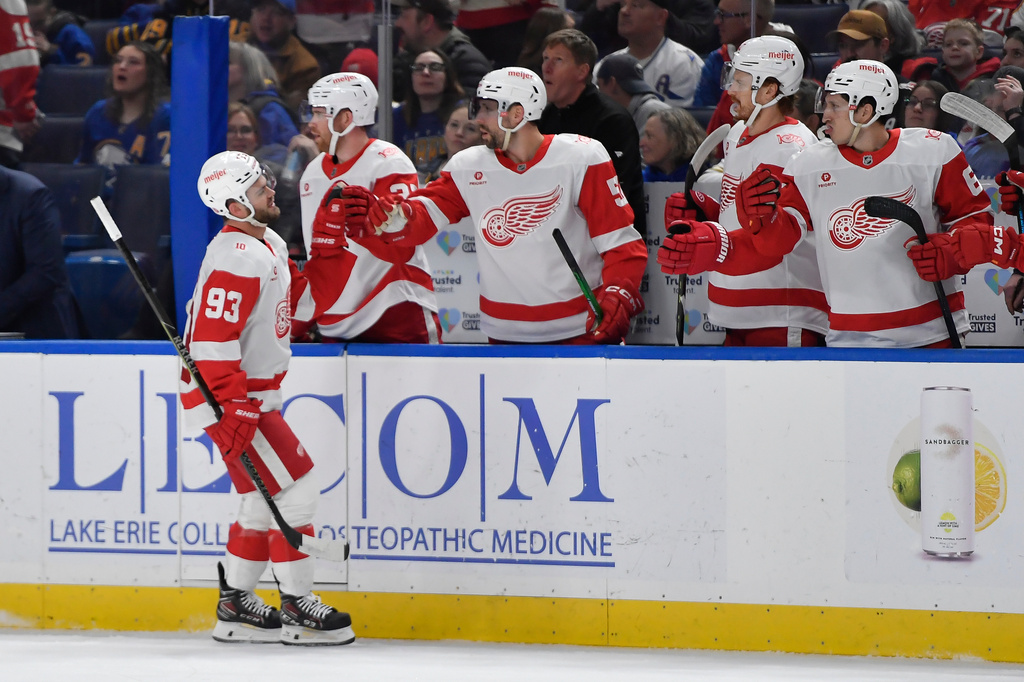 Alex DeBrincat sparks 3-goal 1st-period surge in Red Wings 5-2 win over ...