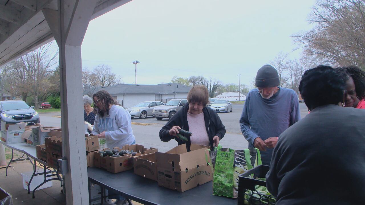 Russellville nonprofit distributes free groceries to community