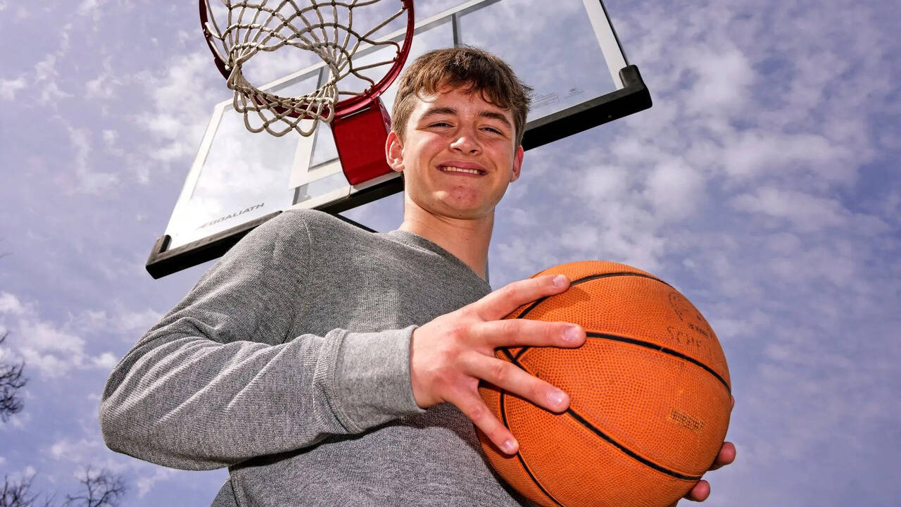 Eighth-grader Otto Schellhammer's perfect NCAA women's bracket ends in ...