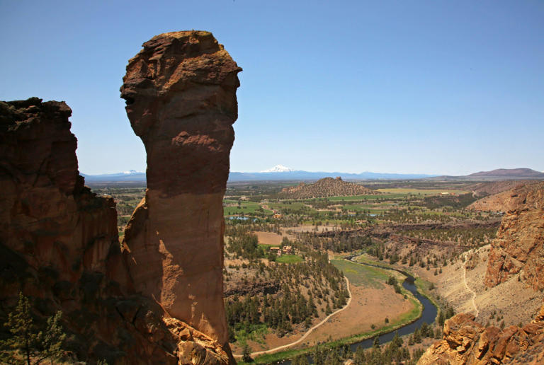2 stranded climbers rescued from narrow ledge at Smith Rock State Park