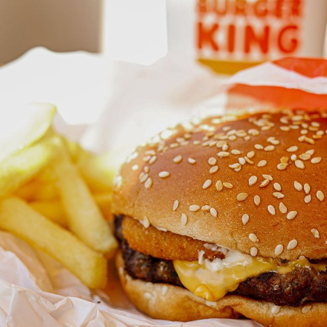 On connait enfin le secret qui rend les steaks de Burger King si ...