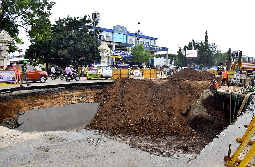 Encroachments blamed for traffic snarls near Saibaba Colony flyover ...