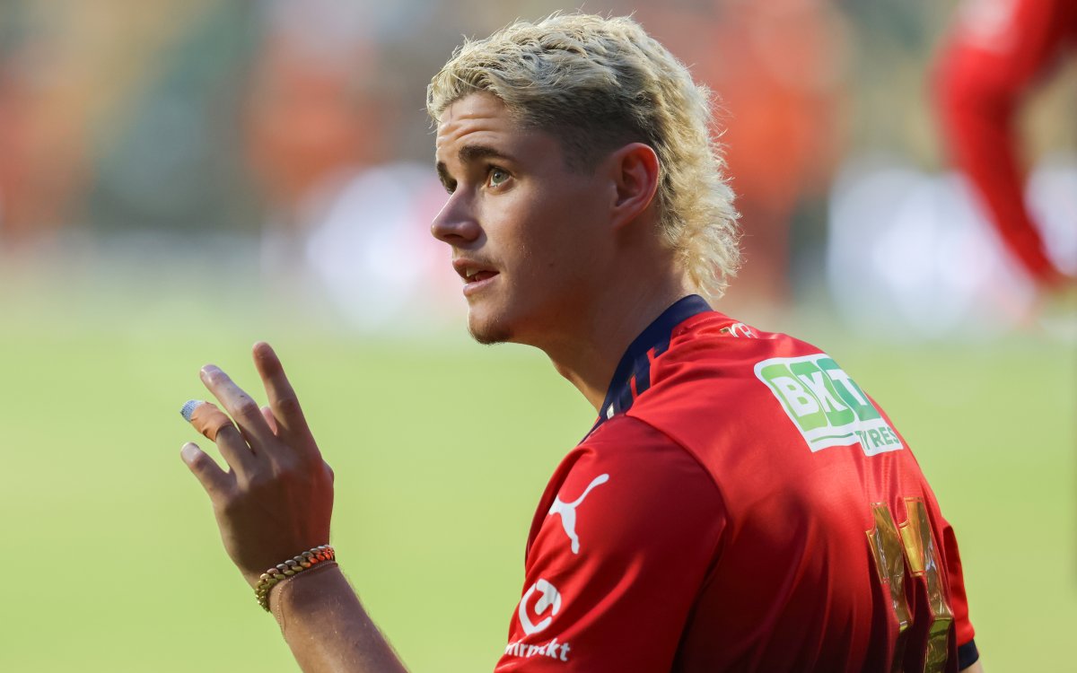 RCB opt to bowl vs SRH in IPL 2026 opener, debuts for Abhinandan Singh ...