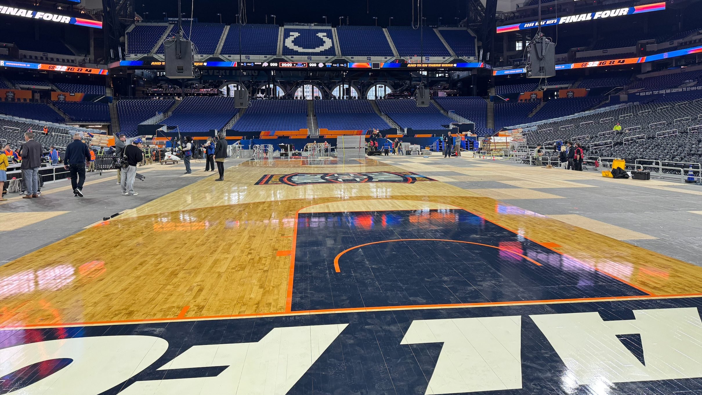 Indianapolis' Lucas Oil Stadium unveils 2026 Final Four court