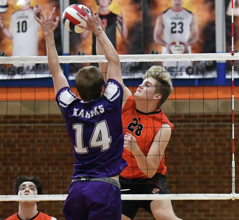 Edwardsville boys volleyball tops Father McGivney in three sets