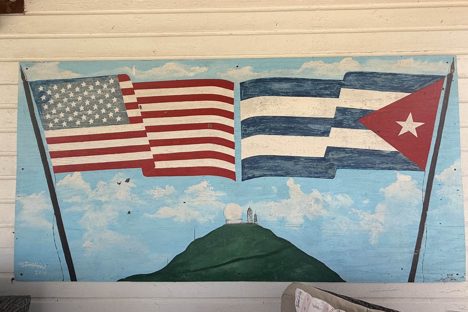 La base de EE.UU. en Guantánamo, un punto de luz en una isla a oscuras ...