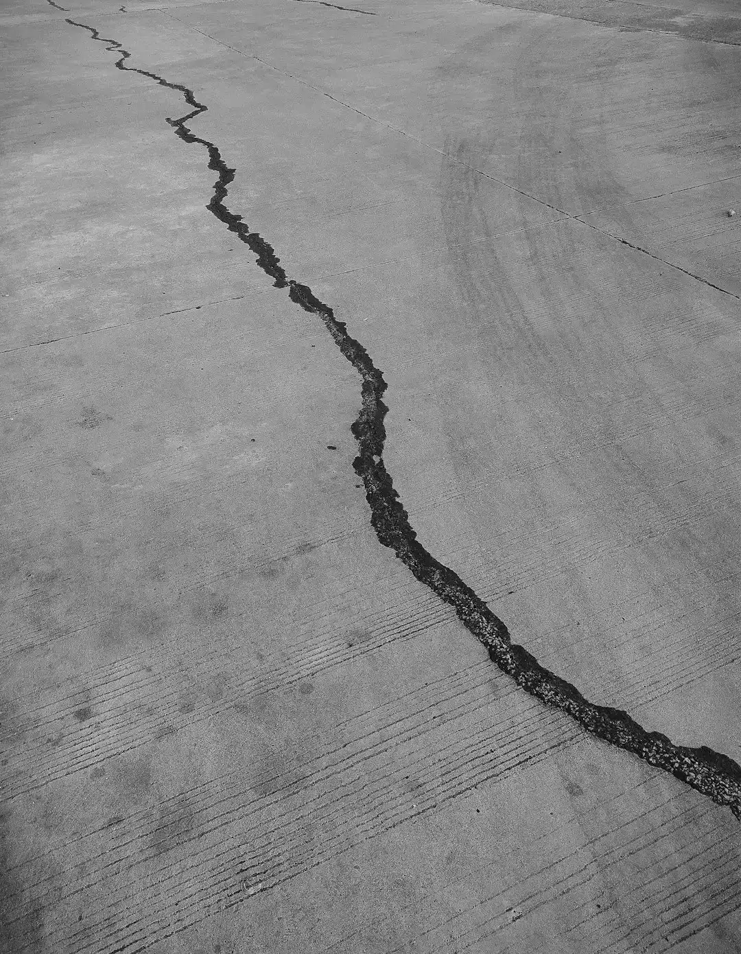 10 warning signs seismologists say could signal an active fault line nearby