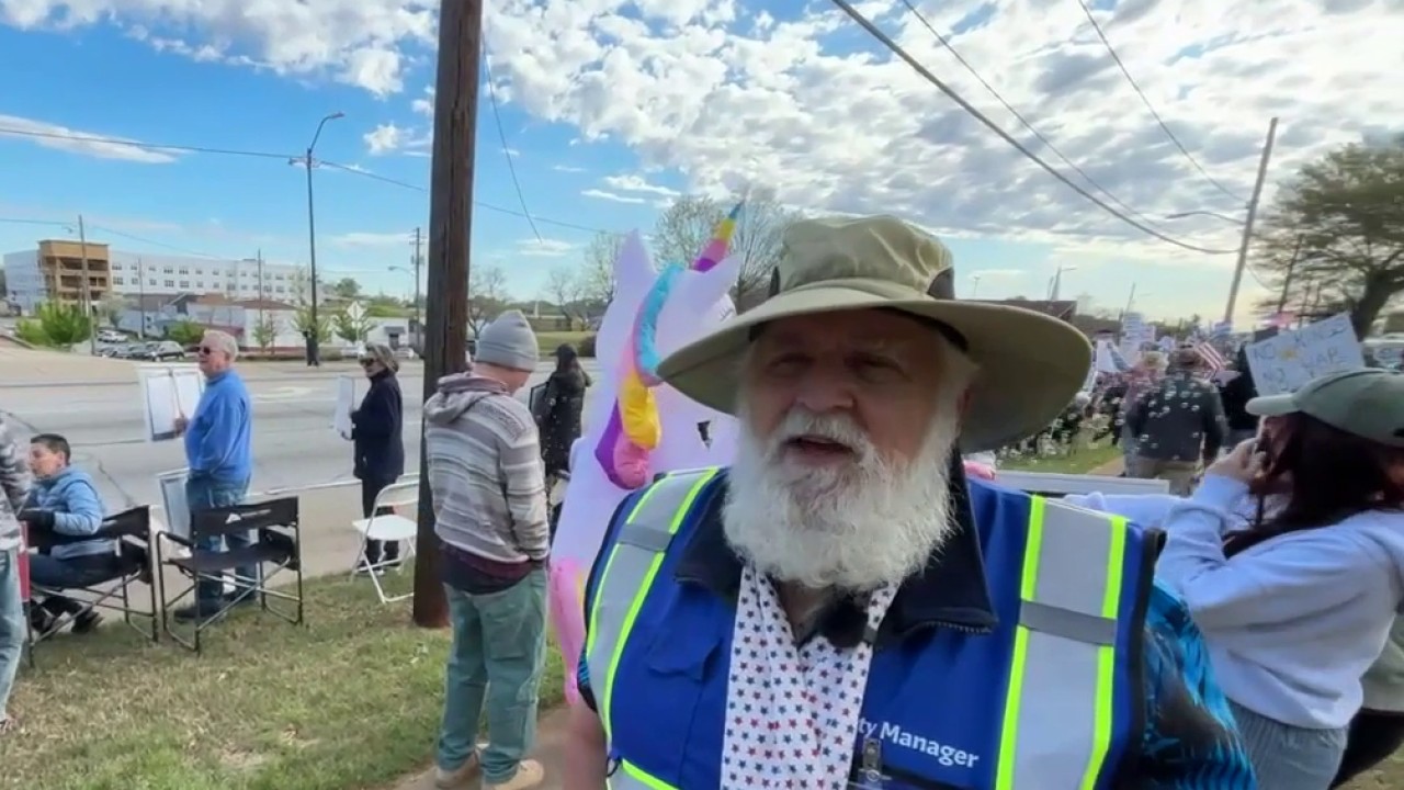 Griffin 'No King's rally grows on E Taylor Street