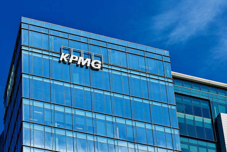 KPMG to cut almost 600 UK jobs as partners take home £880,000