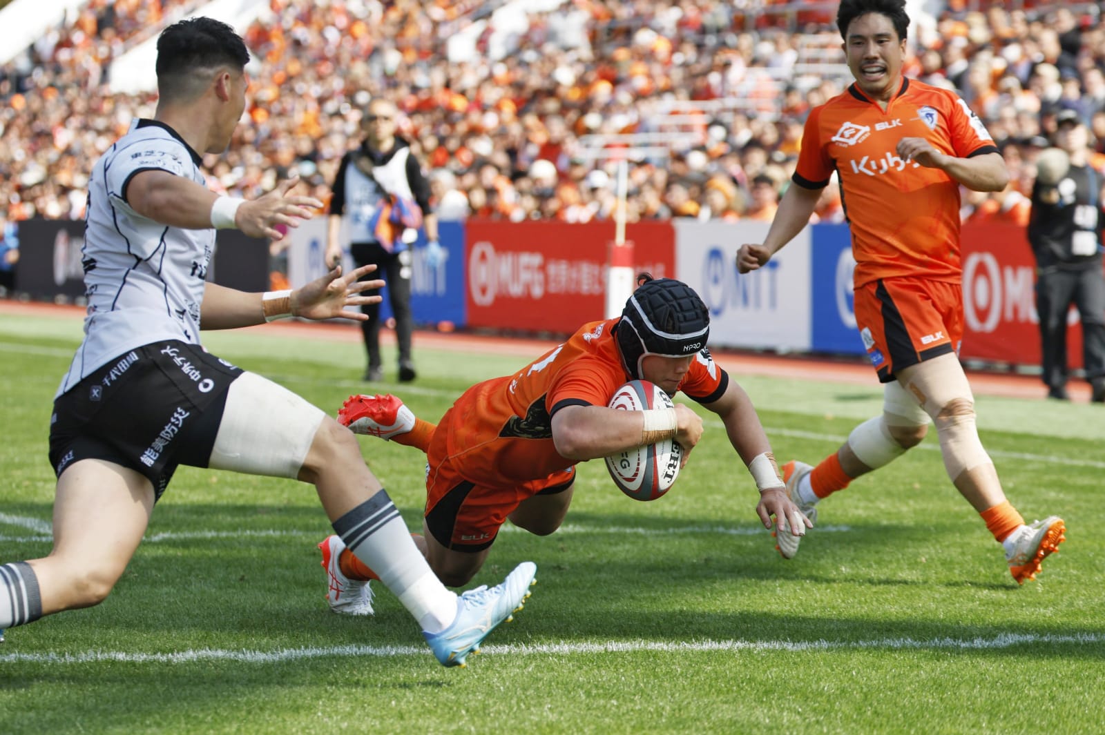 Rugby: League One leaders Spears hand heavy loss to champions Brave Lupus