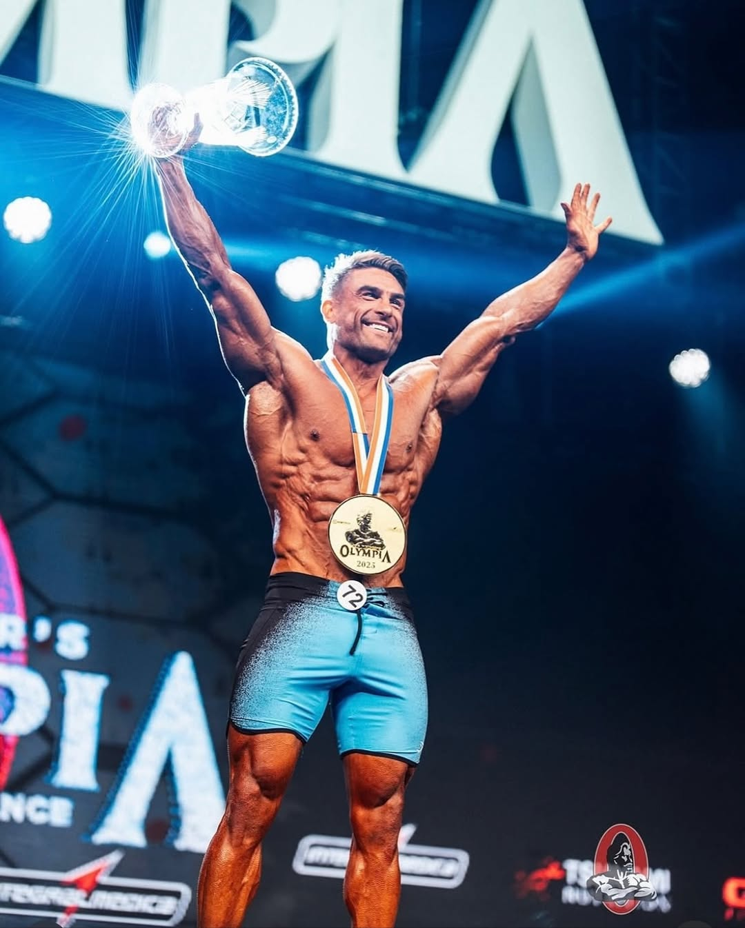 3-time champion Ryan Terry shows ultimate chest routine