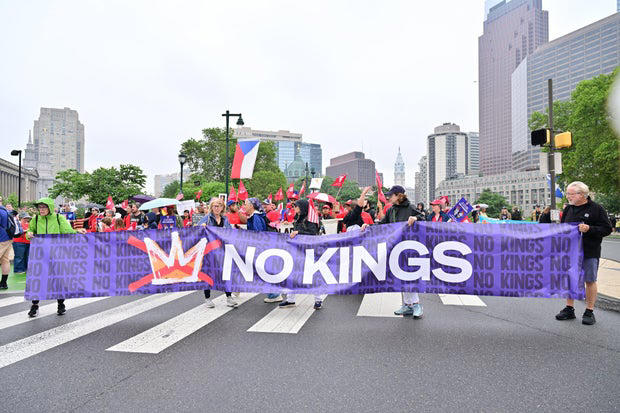 Philadelphia 'No Kings' protest fills Benjamin Franklin Parkway