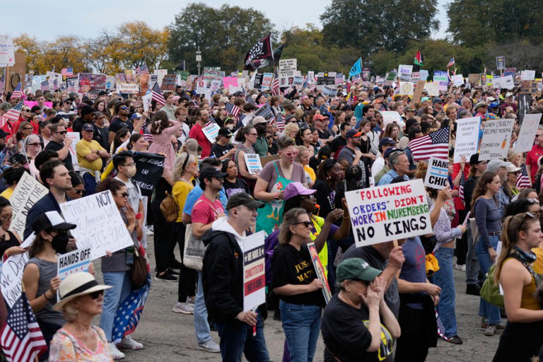 'No Kings' protests take place around Chicagoland Saturday