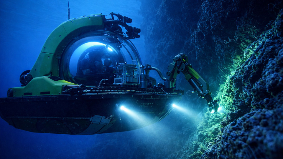 Submarine dive reaches 500 meters below ocean