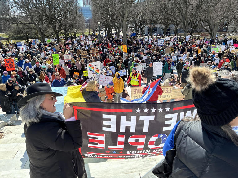 'No Kings' protests draw thousands in Providence and around RI