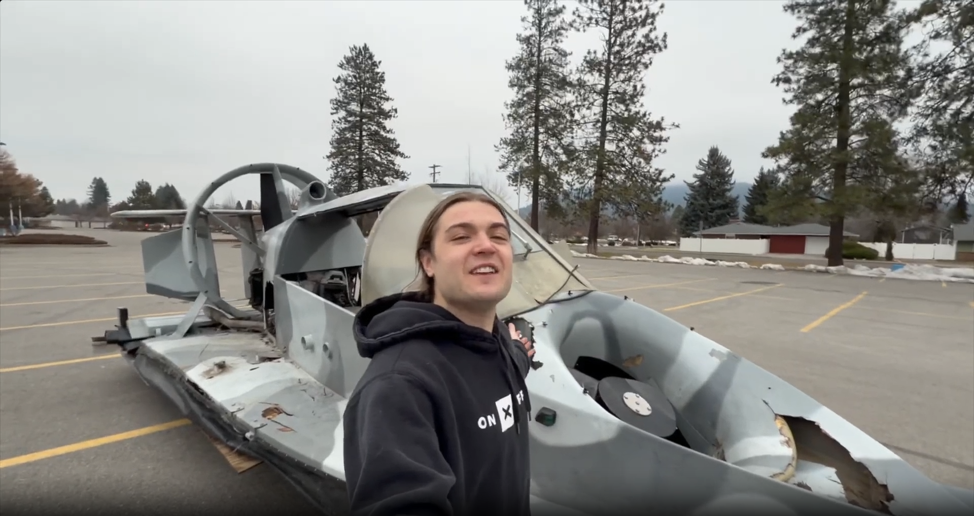 I’m rebuilding a wrecked military hovercraft! 🚤