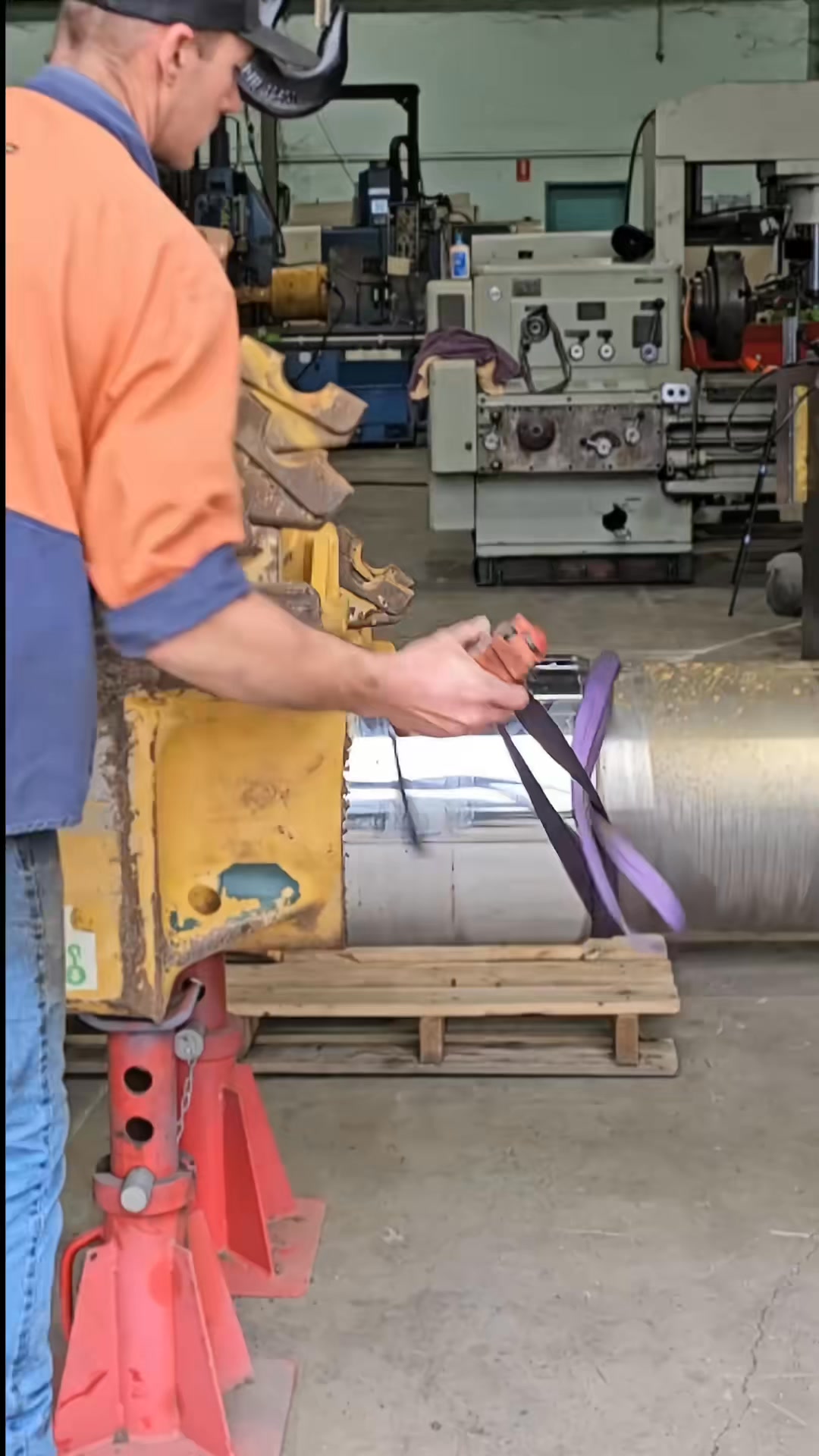 Air arc removes worn sleeve from D10 track adjuster