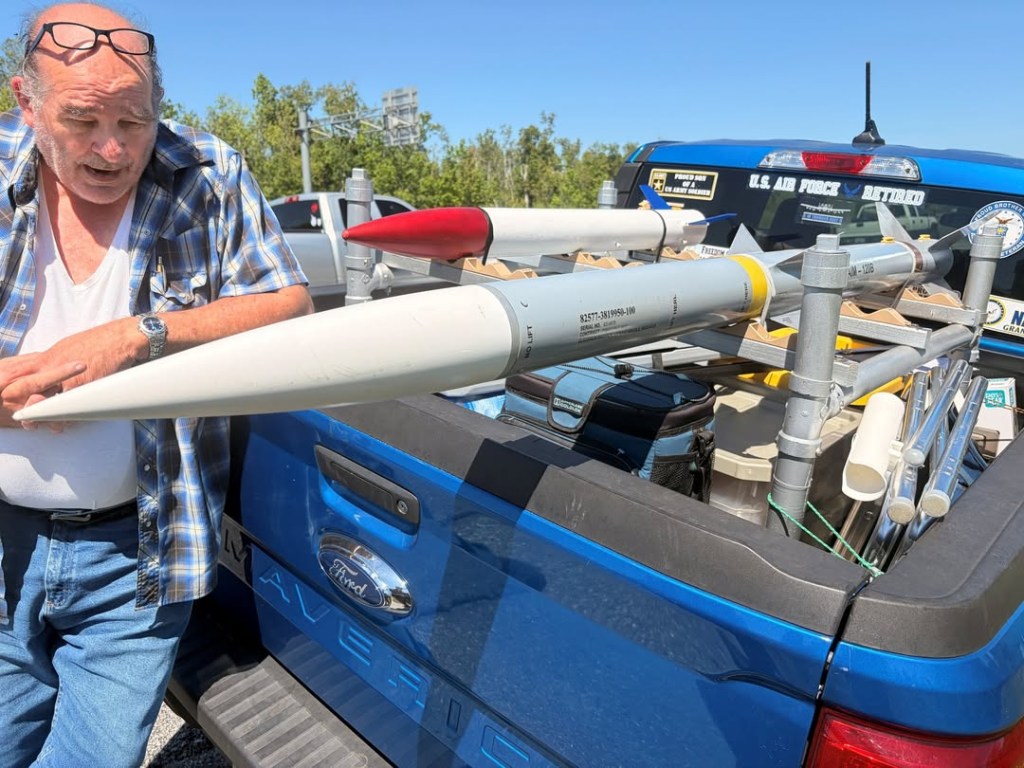 'Rocket Man' terrorizes drivers on Florida highway, bomb squad called in