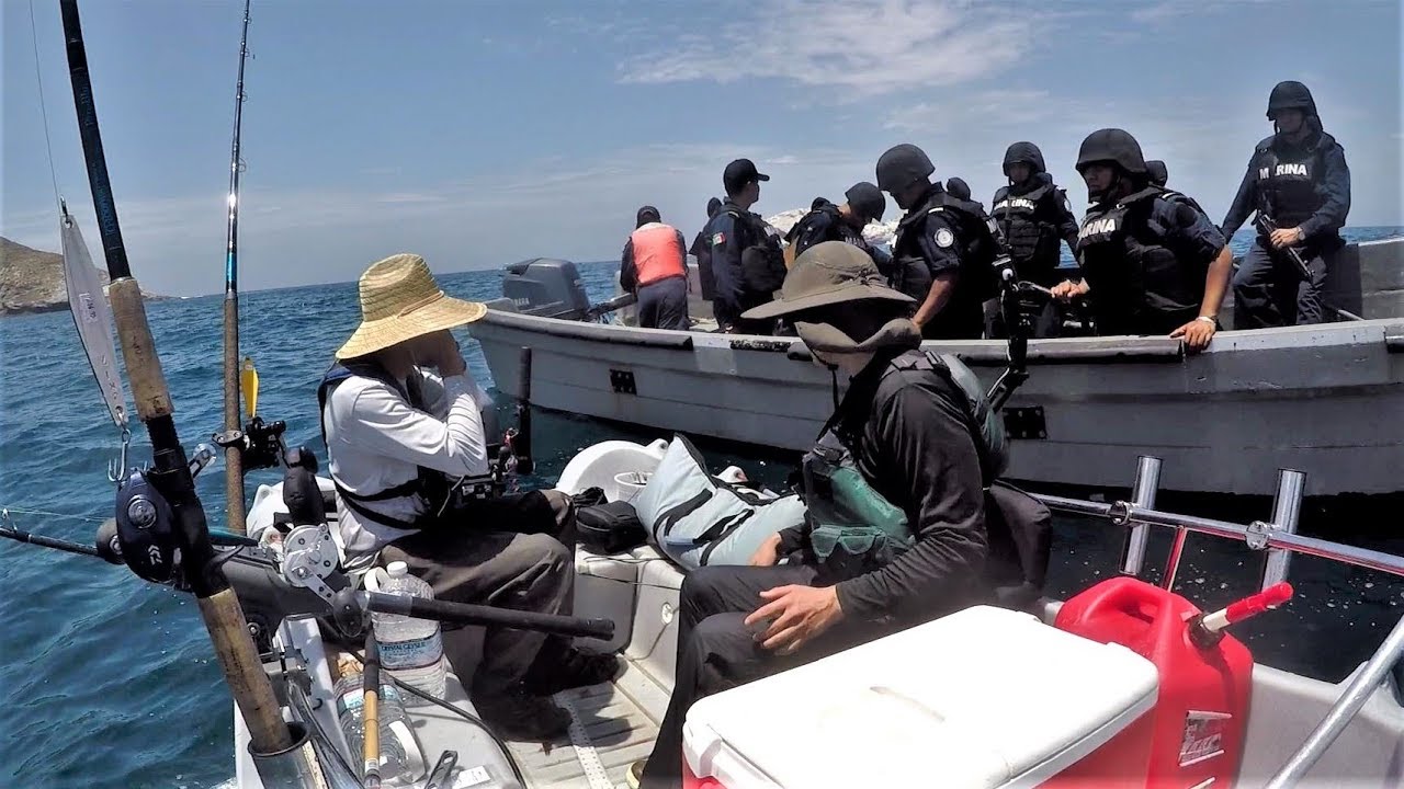 I encountered armed police while fishing in Mexico 🇲🇽