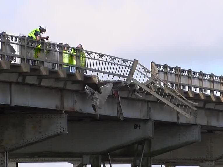Right westbound lane reopens on I-10 bridge after crash causes ...