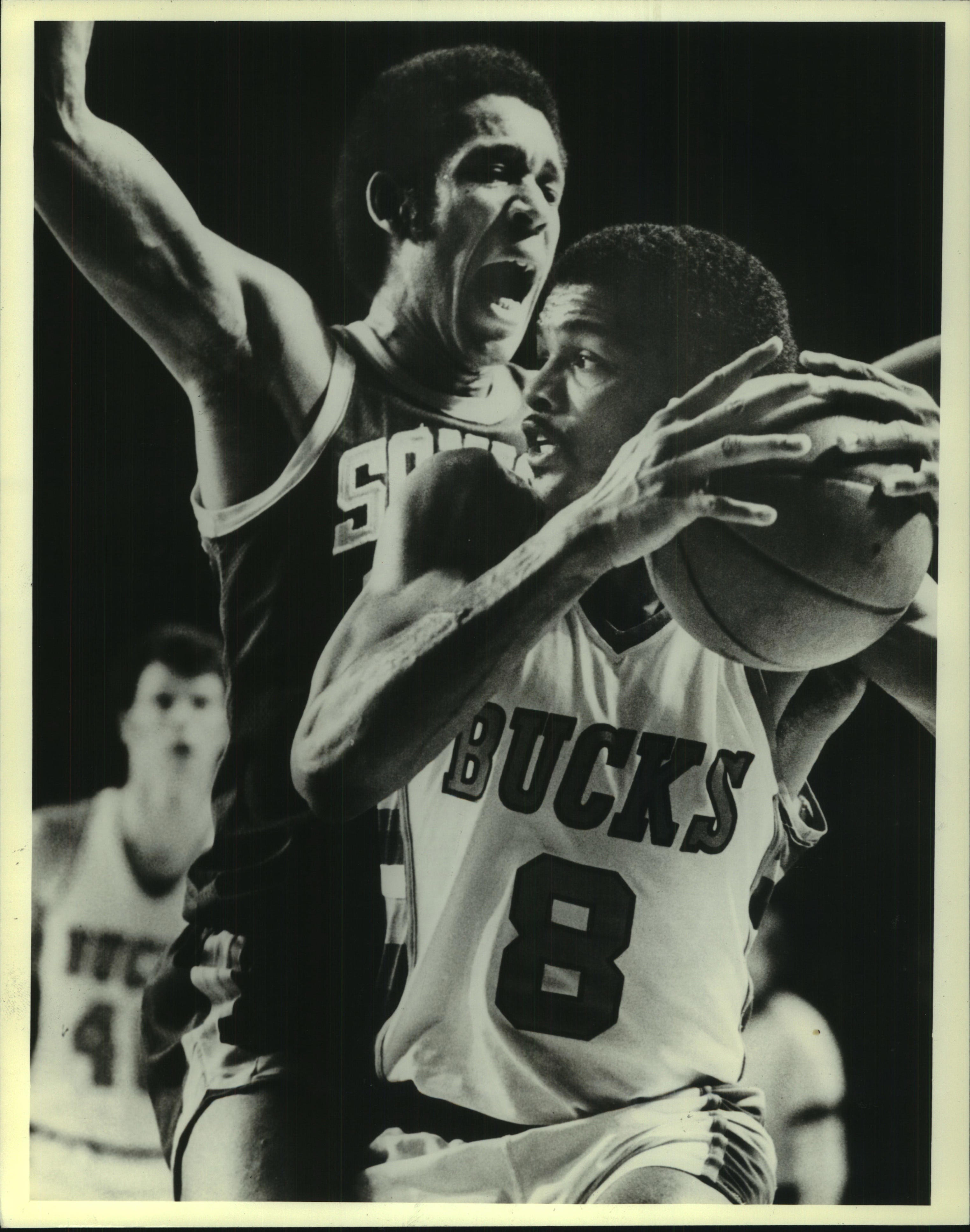 Spurs coach Mitch Johnson is son of Milwaukee legend John Johnson