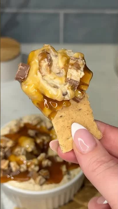 Snickers dip recipe: easy chocolate dessert