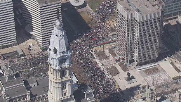Philadelphia 'No Kings' protest fills Benjamin Franklin Parkway