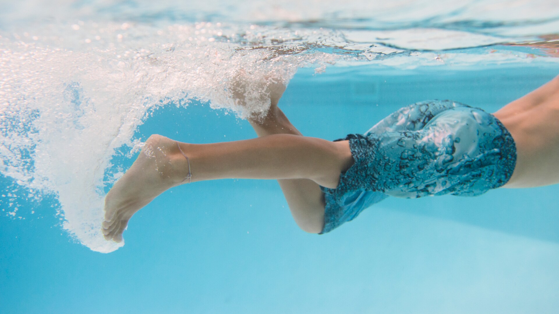 Walking oder Schwimmen: Was mehr Fett verbrennt