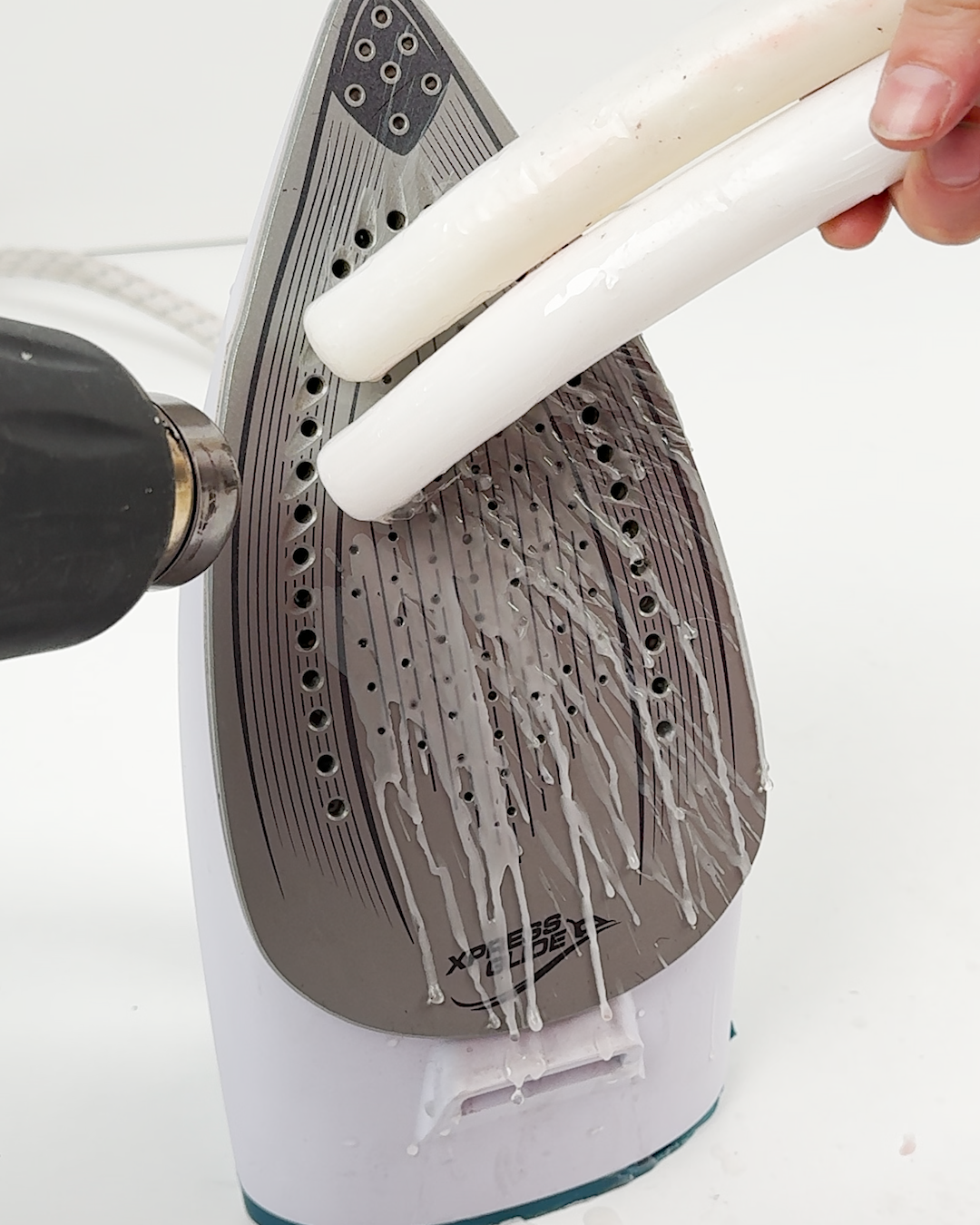 Cleaning your iron the genius way 🧼