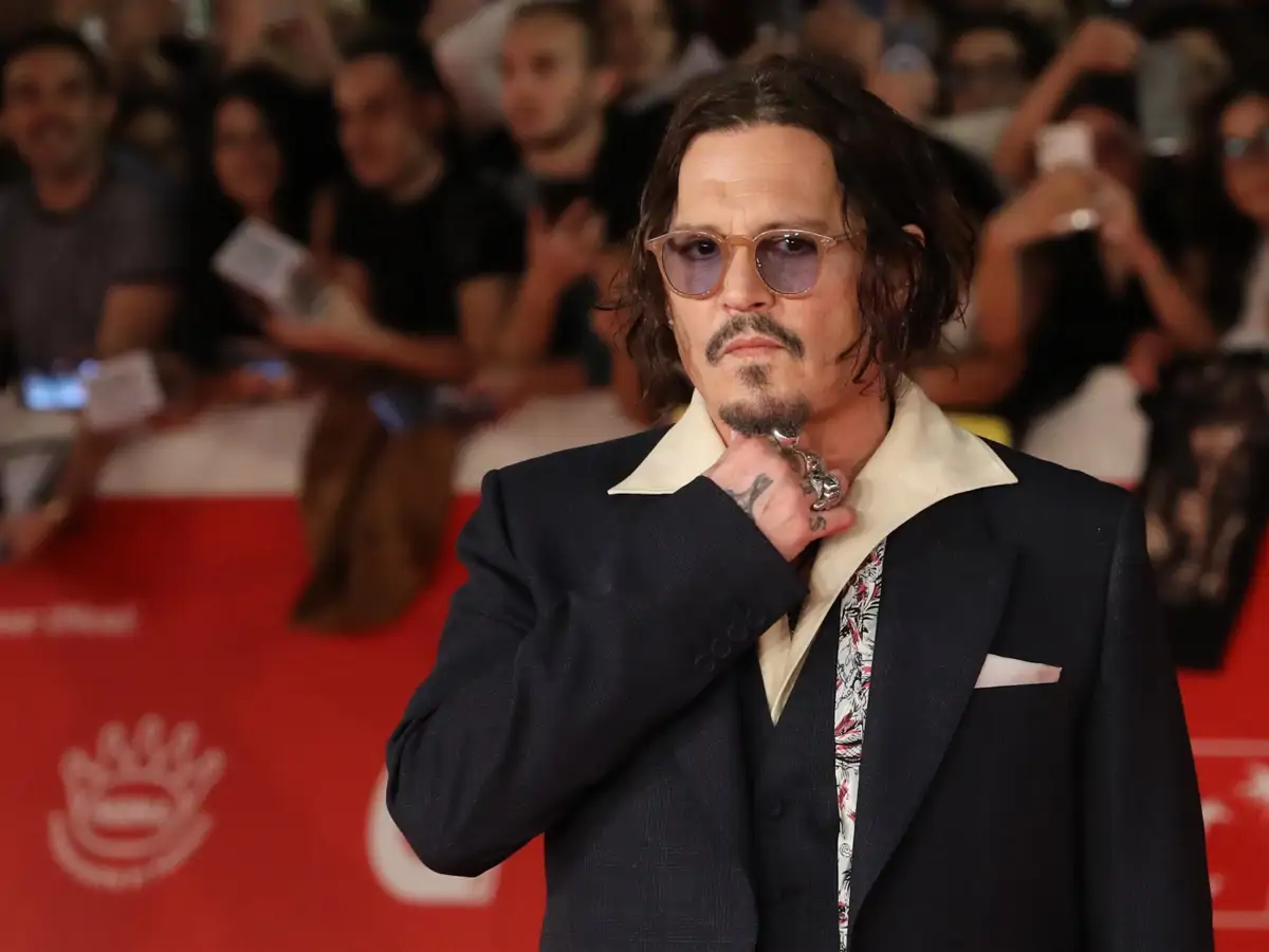 Johnny Depp sentencia qué deberías hacer si amas a dos personas a la vez