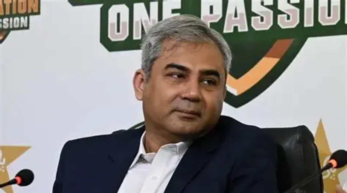 More embarrassment for Mohsin Naqvi: Commentator follows players ...