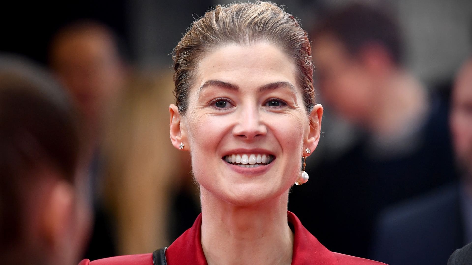 El caso de Rosamund Pike: nuestra psicóloga explica por qué se ...