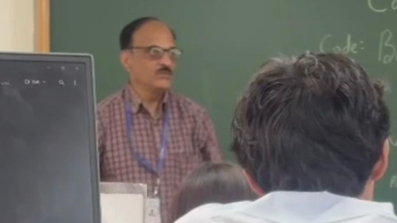 'Sharm nahi aati tumko': Bengaluru professor who called student ...