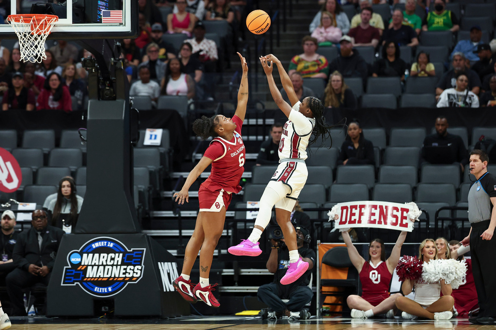Ta'Niya Latson and Raven Johnson power South Carolina past Oklahoma to ...