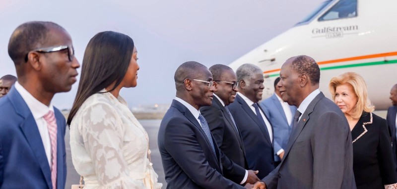 Retour au pays : Alassane Ouattara regagne Abidjan après un séjour en ...