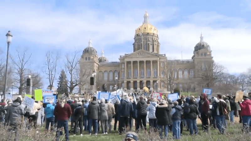 Thousands gather outside Capitol, across Iowa for 'No Kings III' protest
