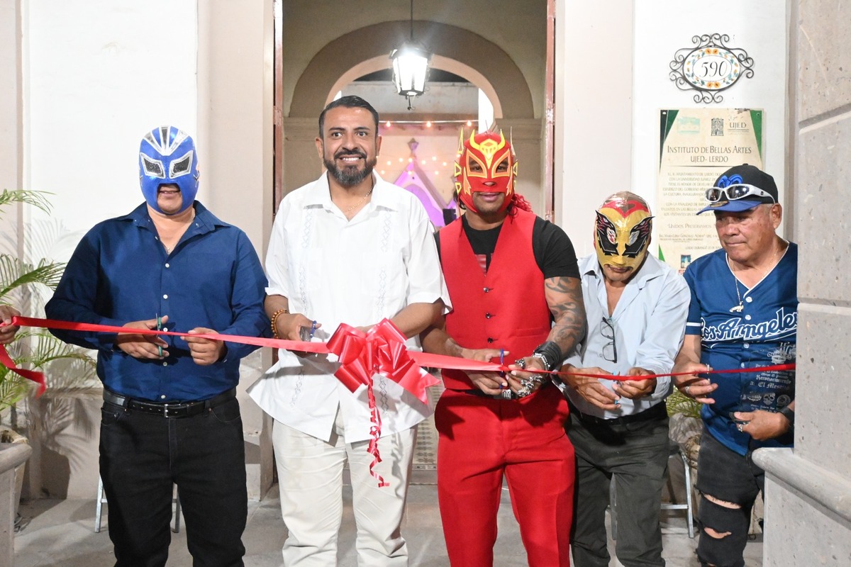 Realizan conversatorio de leyendas de la lucha libre en Casa Nava en Lerdo
