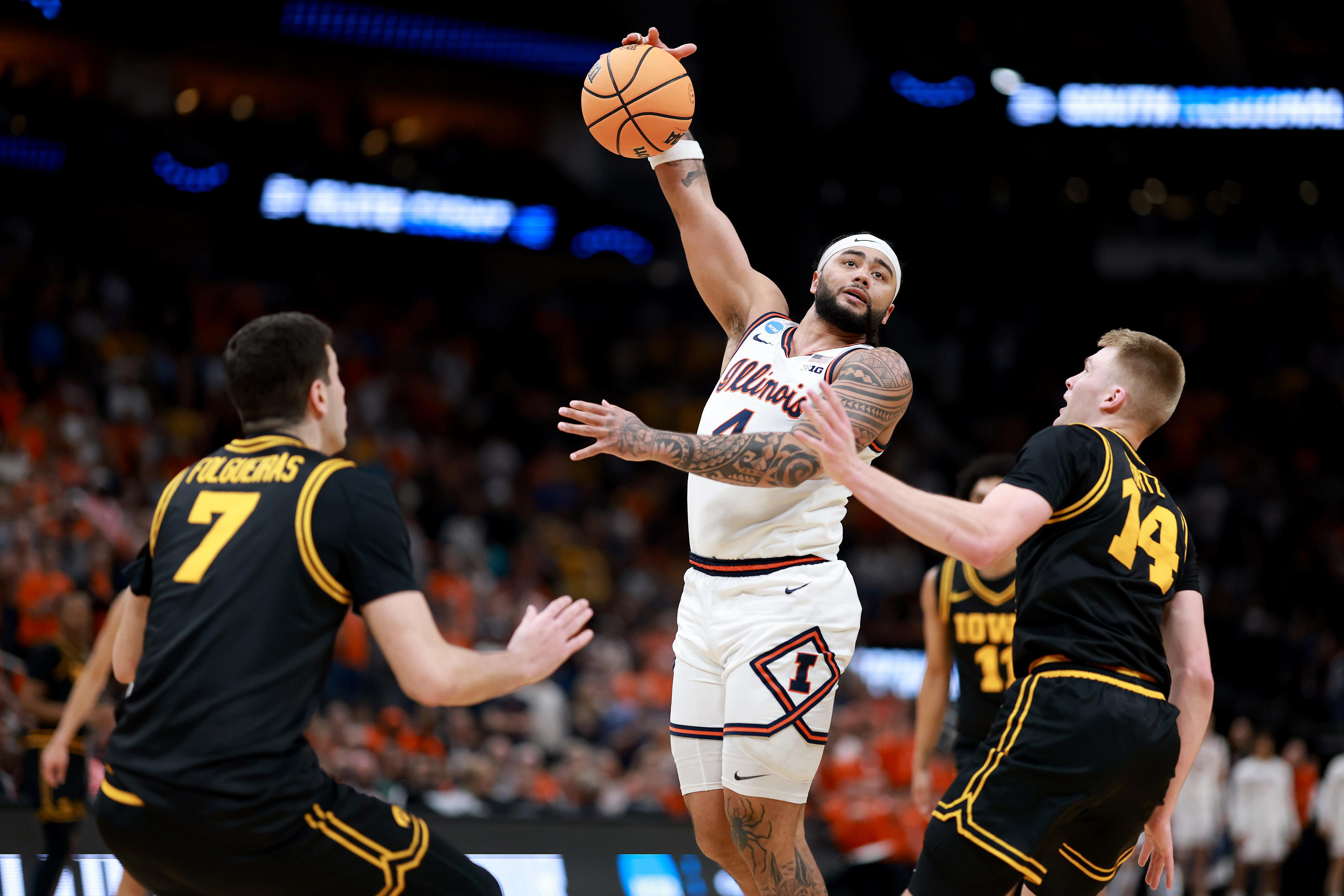 Kevin Harlan gave hilarious commentary for Iowa-Illinois horn issue