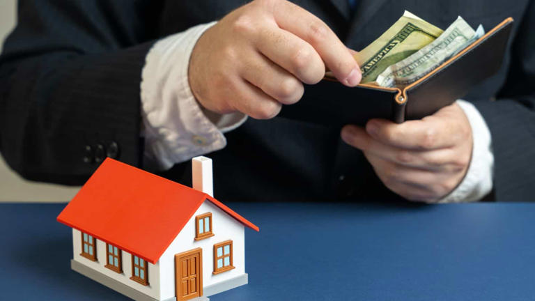 Why middle-class Americans are abandoning the coasts and sparking a ...