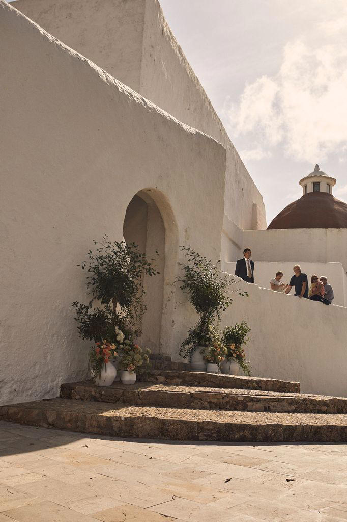 Ibiza como escenario y un vestido de novia inspirado en su madre: la ...