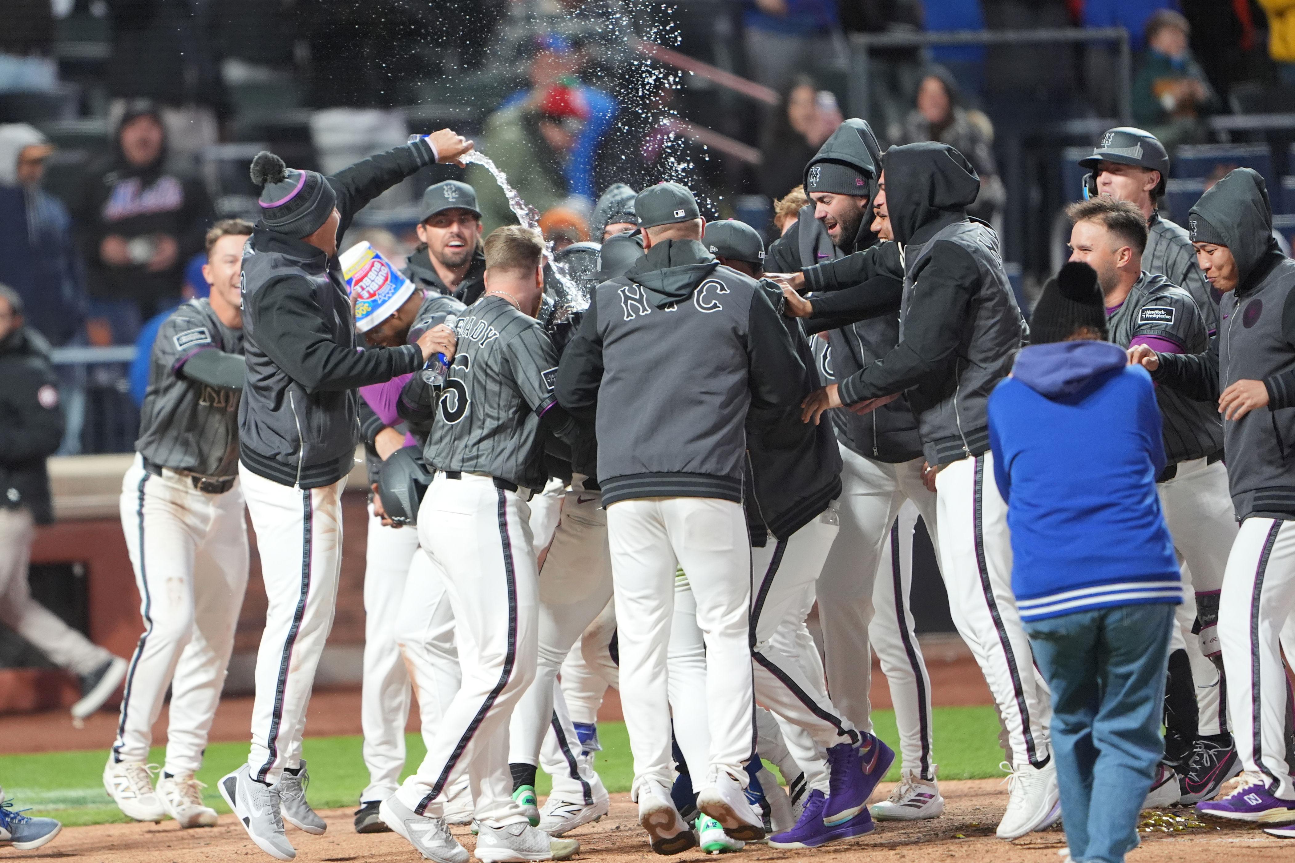 Mets morning news: Walk-off magic symbolizes 2026 Mets are a different ...