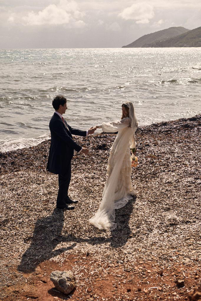 Ibiza como escenario y un vestido de novia inspirado en su madre: la ...