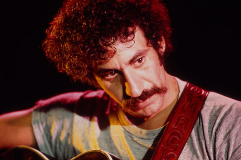 Chart-topping singer with number one hit killed minutes after leaving stage