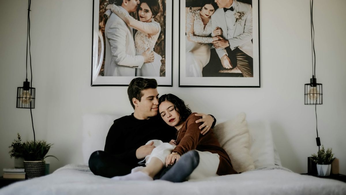 Why would a man keep a photo of his ex even if he is married to someone ...
