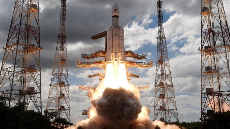 Moon landing to Venus: ISRO's big missions, and when they will launch ...