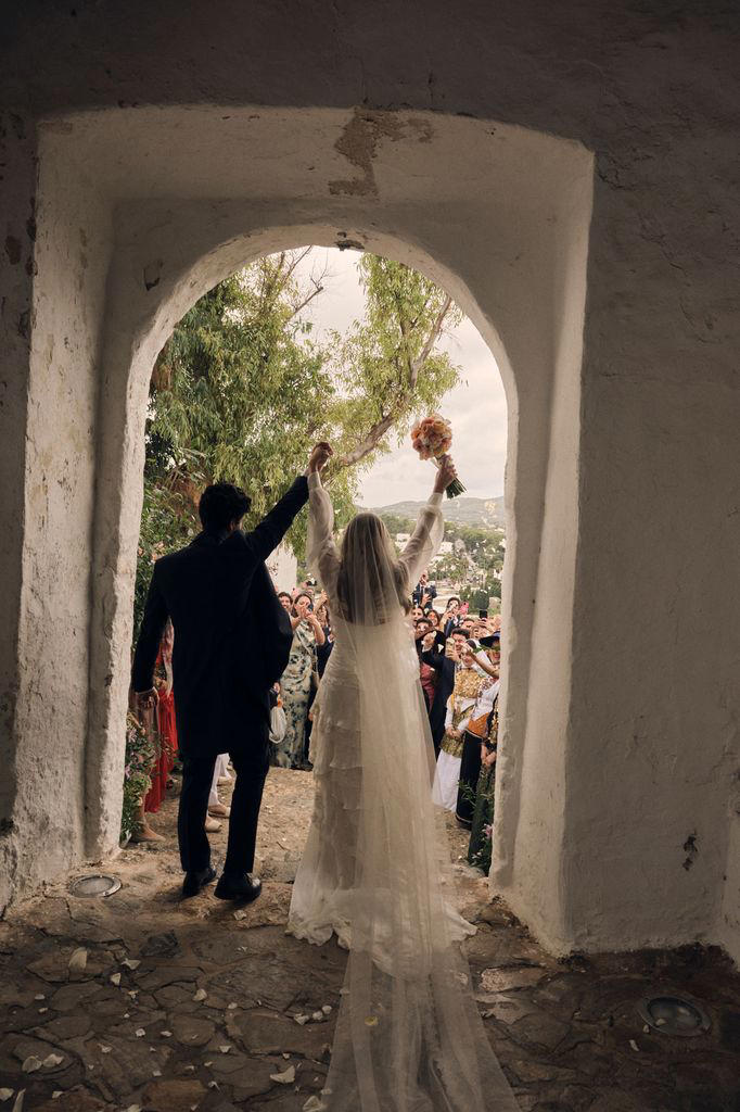 Ibiza como escenario y un vestido de novia inspirado en su madre: la ...