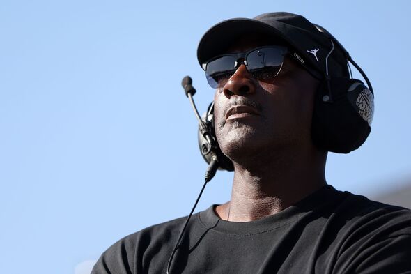 Michael Jordan breaks silence after making CBS reporter wait 10 years ...