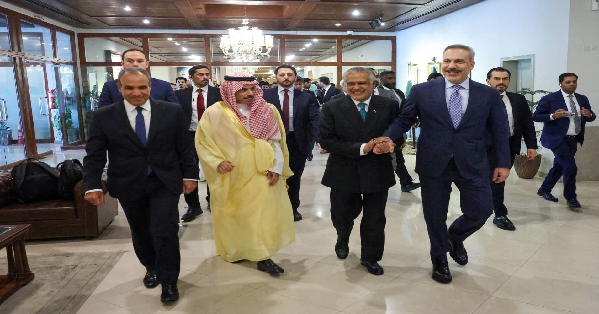 Pakistan prepared to host US.-Iran talks in 'coming days' as Trump ...