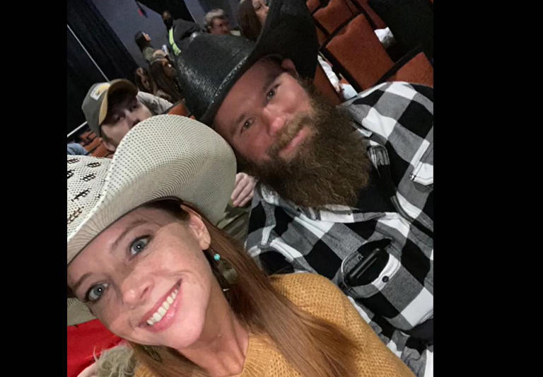 Carnival Cruise urged to sponsor couple's engagement after waiter ...